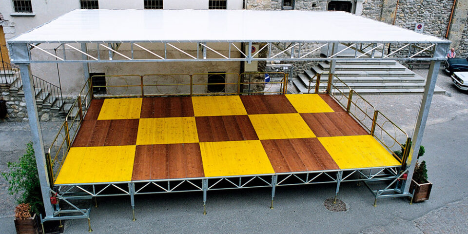 Stage to hire: modular and mobile | Mario Orlando